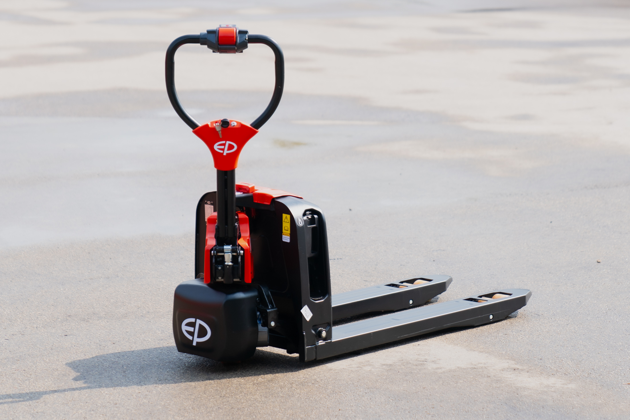 EP - F SERIES – F4 pallet truck - Equipment Provider